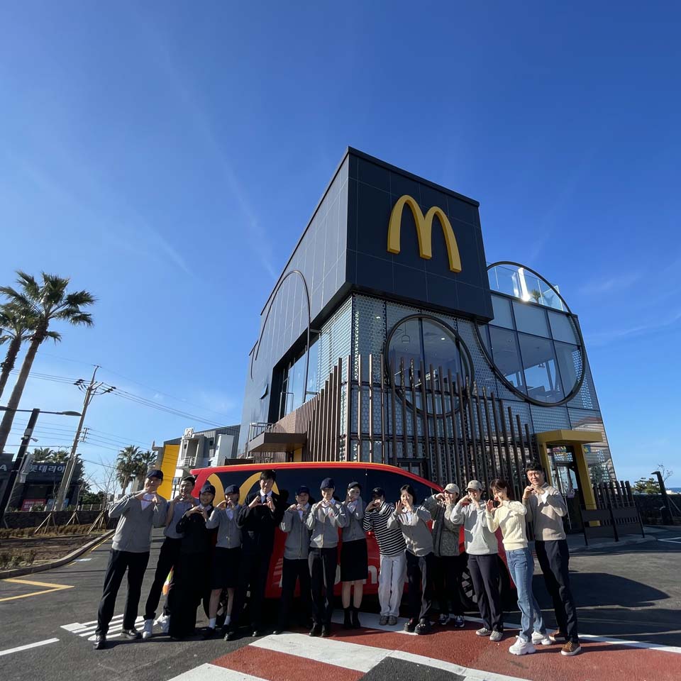 2023 McD Coffee Truck in Jeju – MOTZ